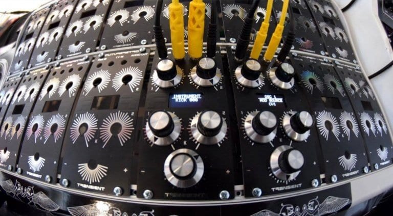 Future Retro opens preorders on the Vectra Synthesizer - gearnews.com