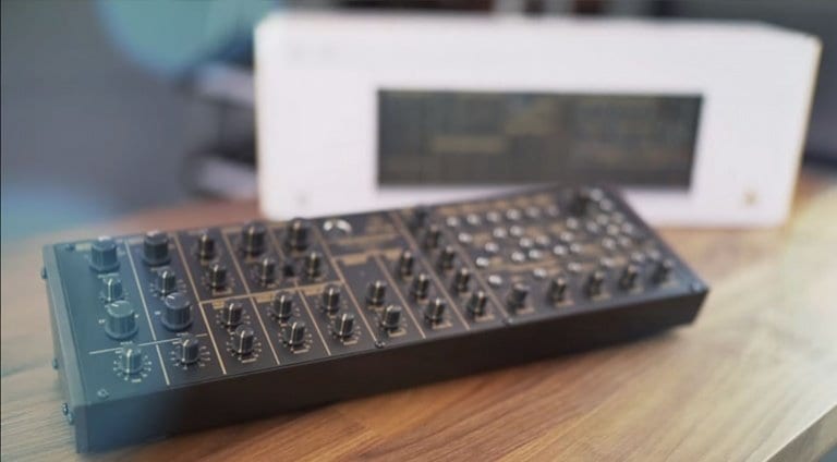 Behringer surprises us with the MS-5 clone of the Roland SH-5 ...