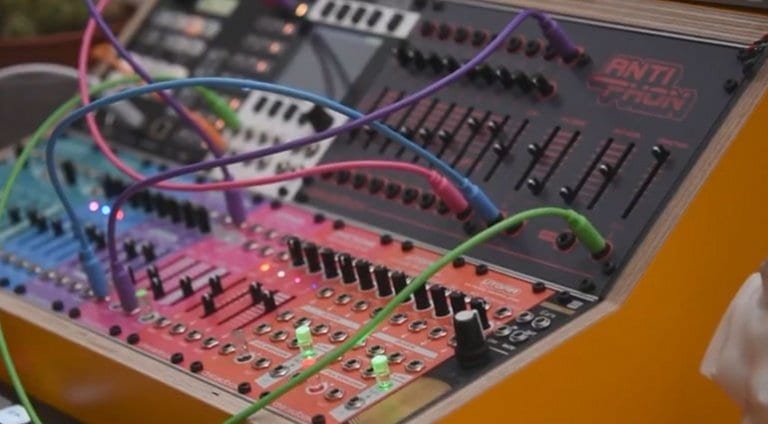 Dreadbox ANTIPHON DIY Analog Monophonic Synth and Drone Kit - gearnews.com