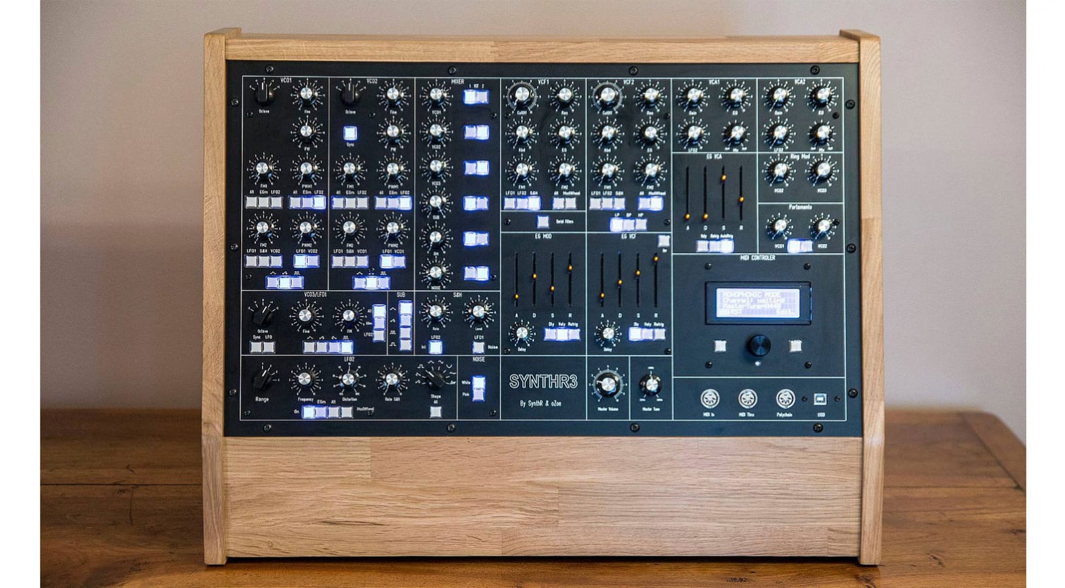 SYNTHR3: An analogue, 3-oscillator synthesizer with a choice of filters ...