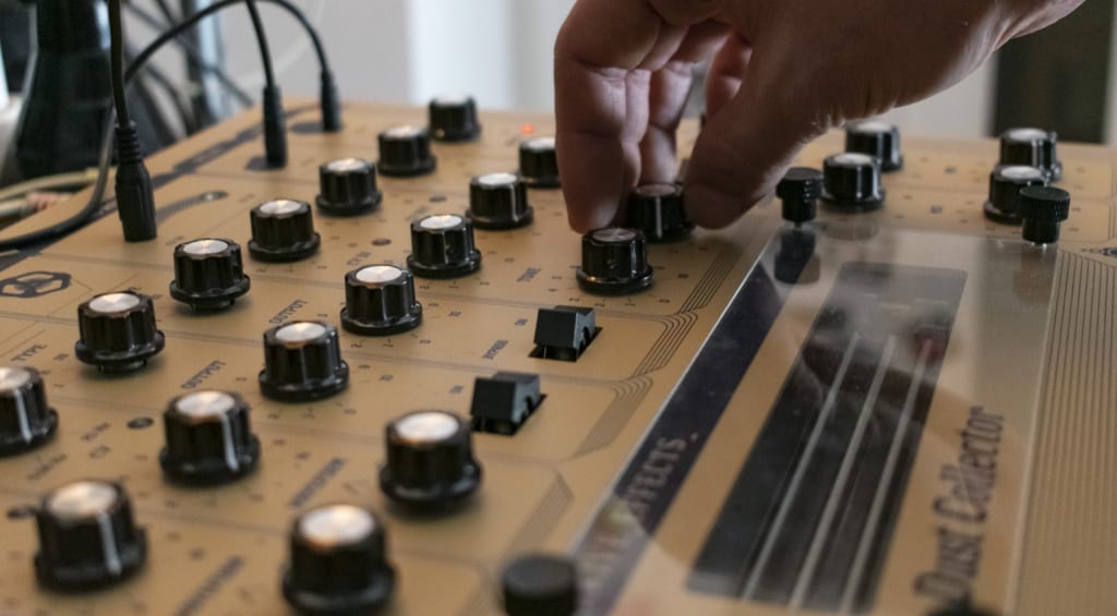 Superbooth 2020: The Dust Collector analog FX box is out for pre-order ...