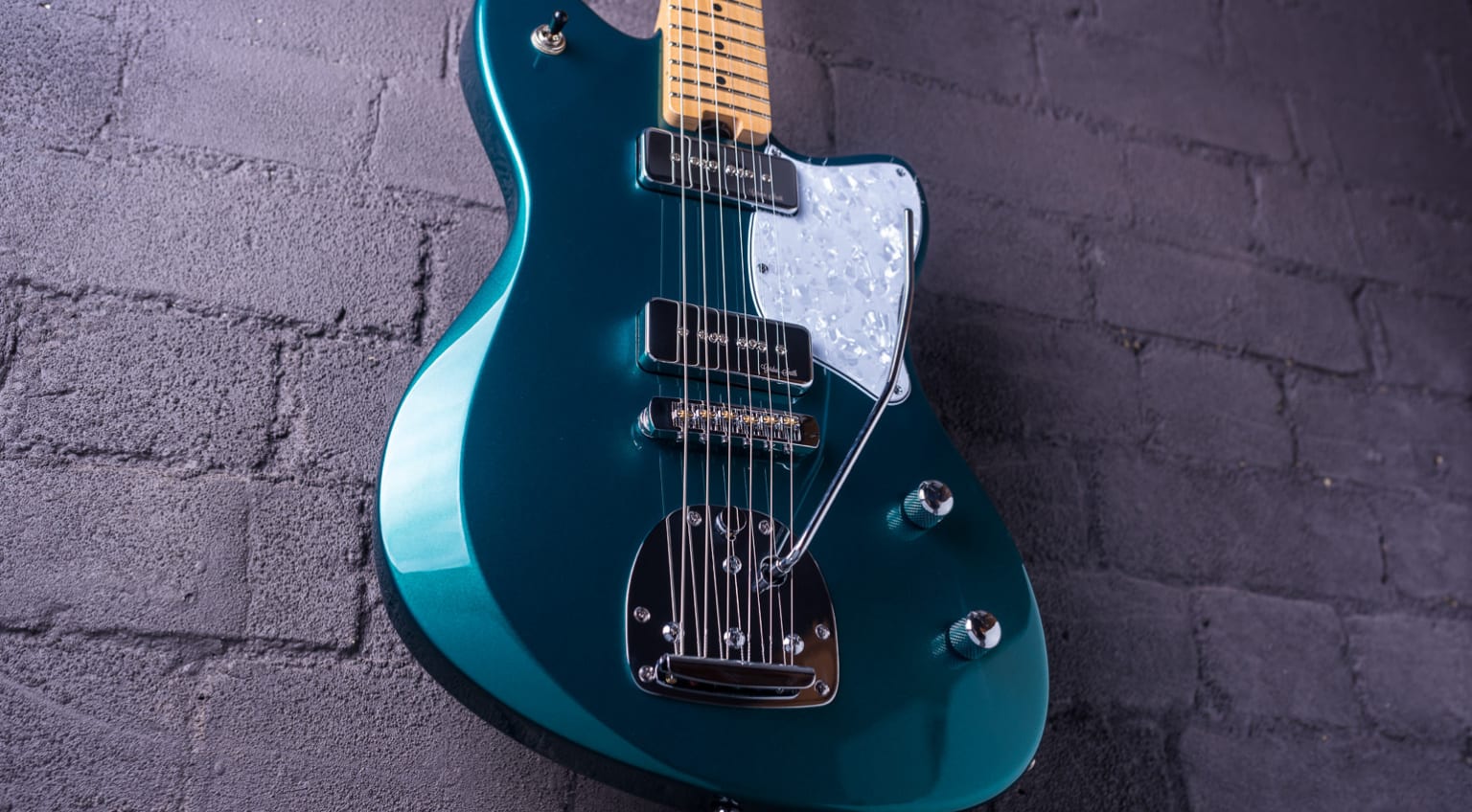 Gordon Smith Guitars introduces its first offset model: the Gatsby ...