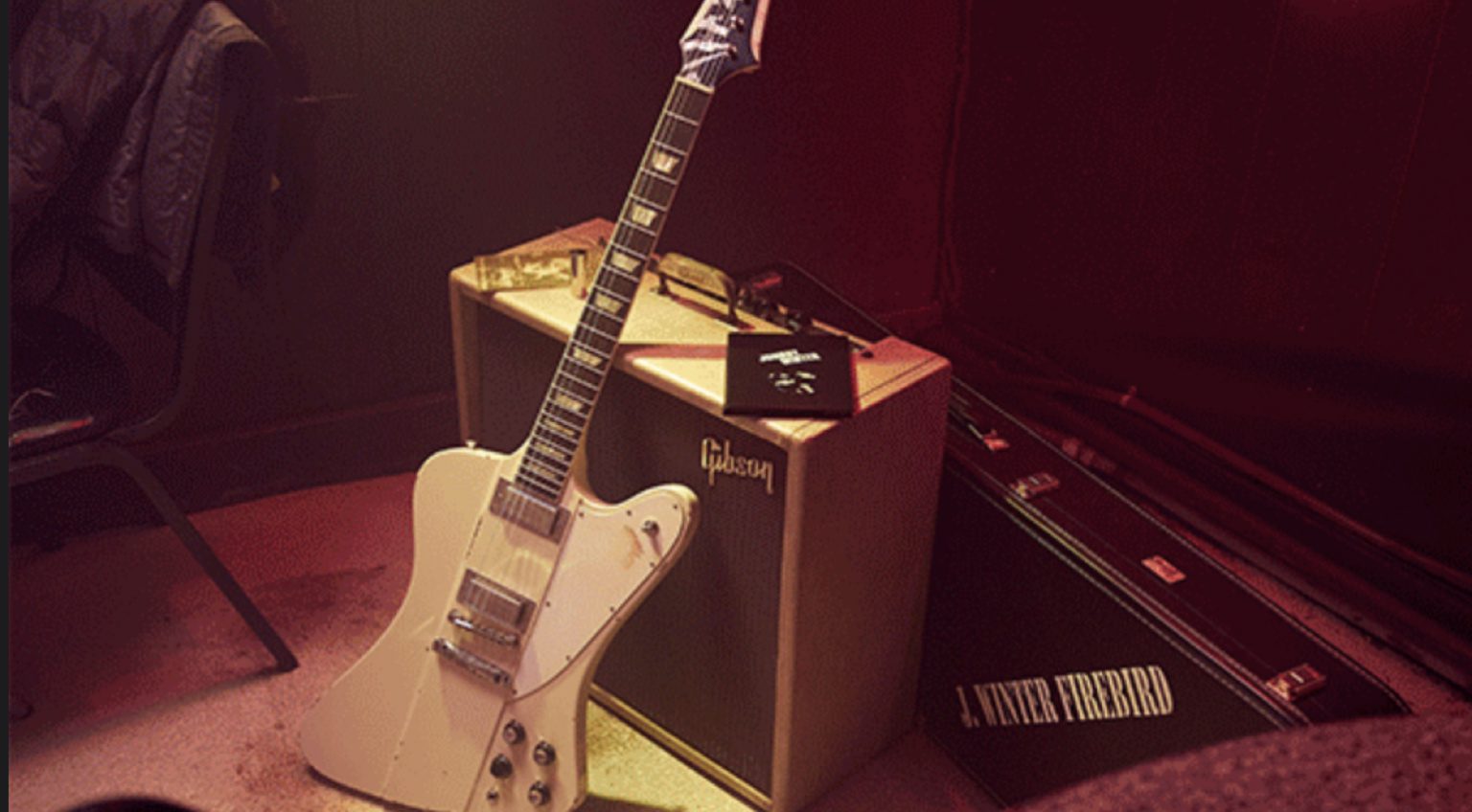 Gibson Johnny Winter 1964 Firebird V Polaris White: A stylish aged ...