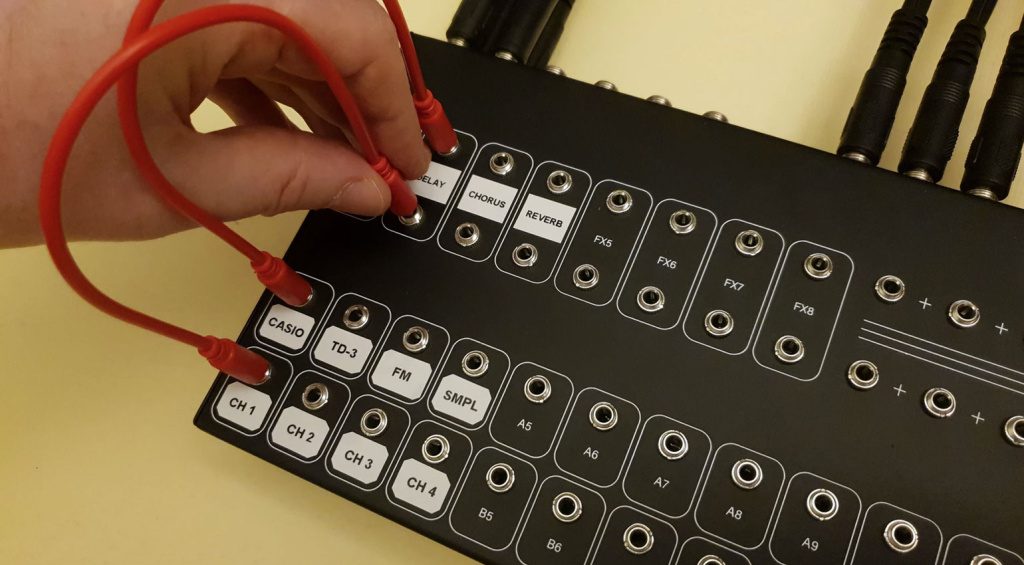 MINIBAY: 40-point audio patchbay for your desktop - gearnews.com