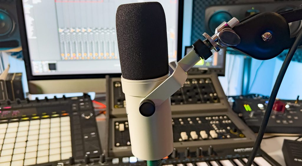 First look review: Universal Audio SD-1 Standard Dynamic Microphone ...