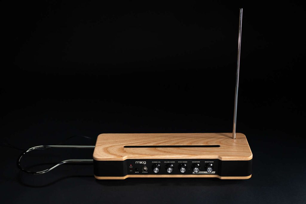 MOOG Etherwave Theremin: the definitive one - gearnews.com