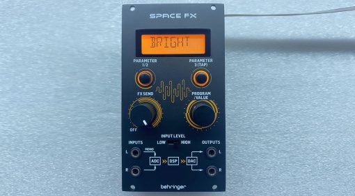 Behringer SPACE FX: 32 Stereo effects module powered by Klark Teknik ...