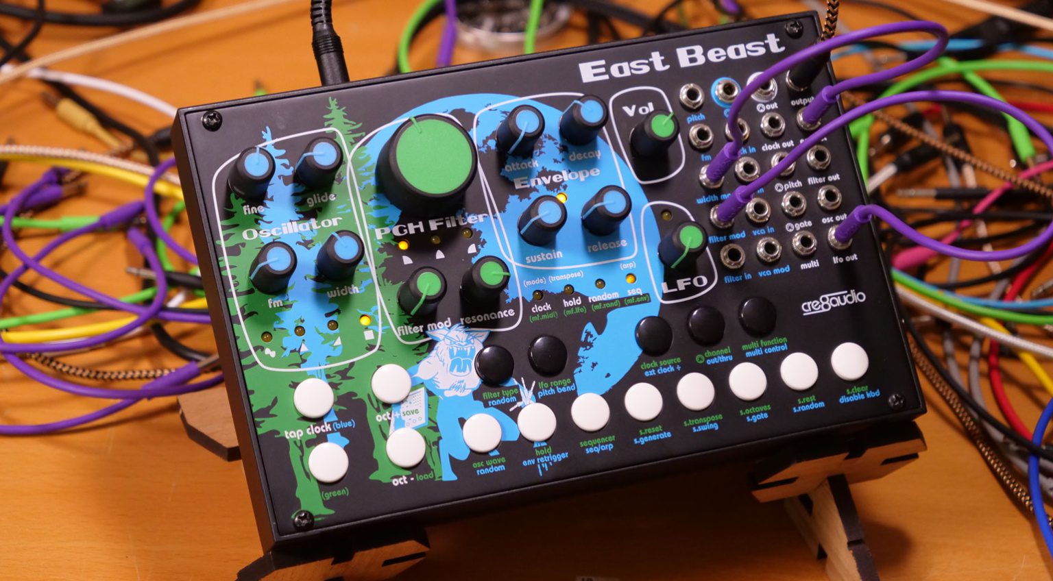 REVIEW :Cre8audio East Beast semi-modular synthesizer - gearnews.com