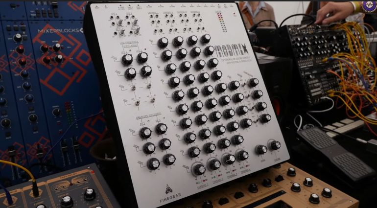 Superbooth 22: Finegear Dirt Magnet multi vintage effects lab ...