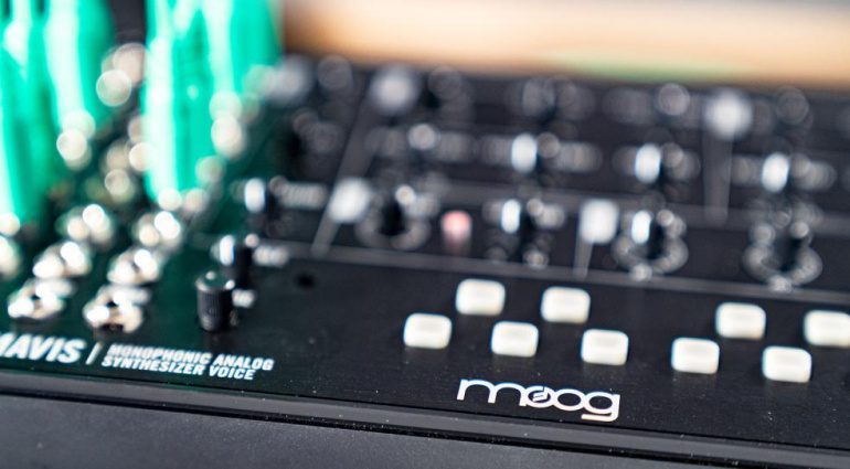 Review: New Moog Mavis semi-modular DIY analog synthesizer - gearnews.com