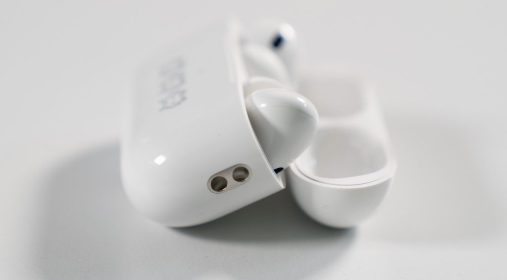 Apple AirPods Pro 2 & AirPods 4 Update: Studio Sound and On-the-Go ...