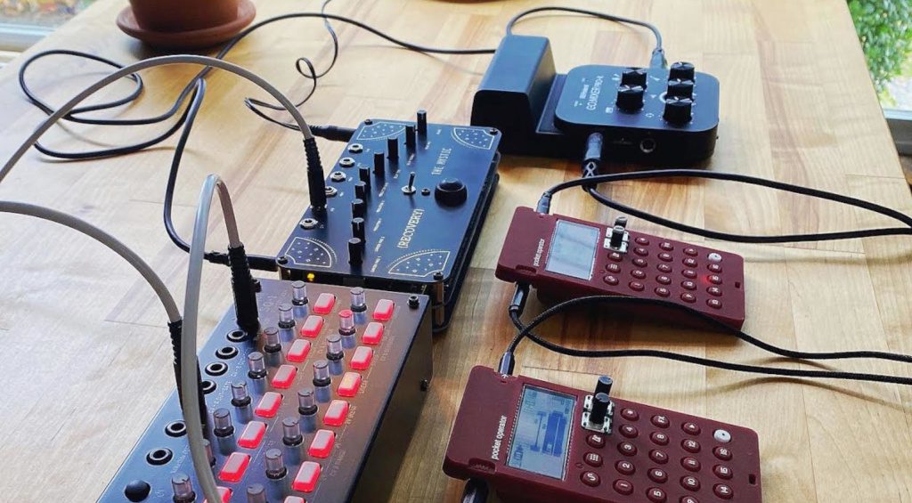 THE MYSTIC Semi-Modular FM Desktop Synth - gearnews.com