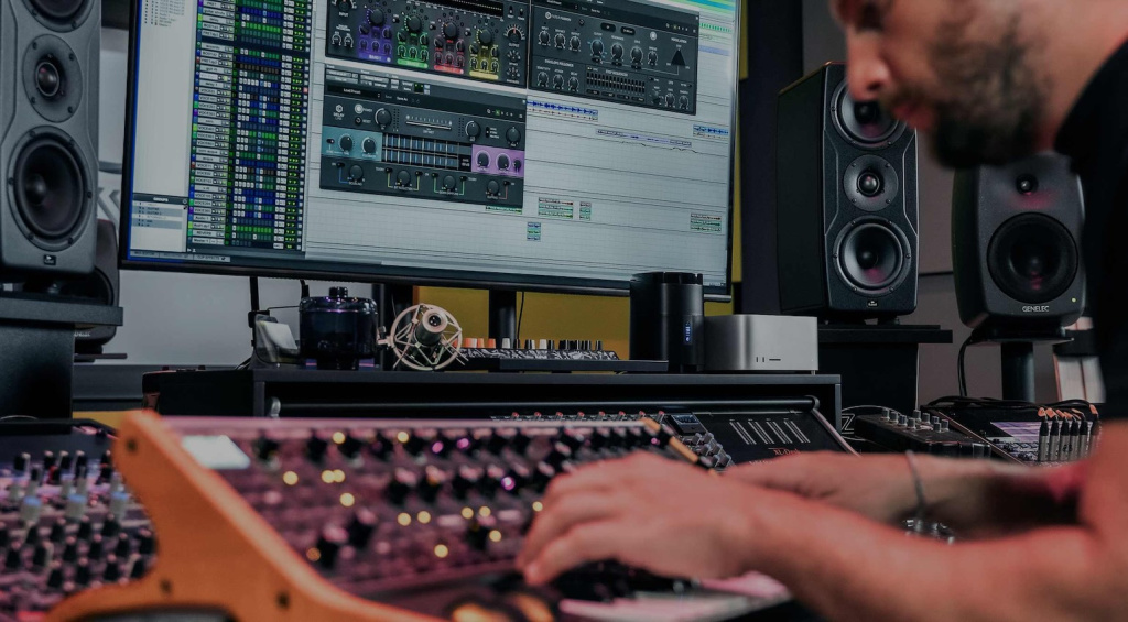 IK Multimedia Total Studio 5 includes Pianoverse and TONEX Signature ...