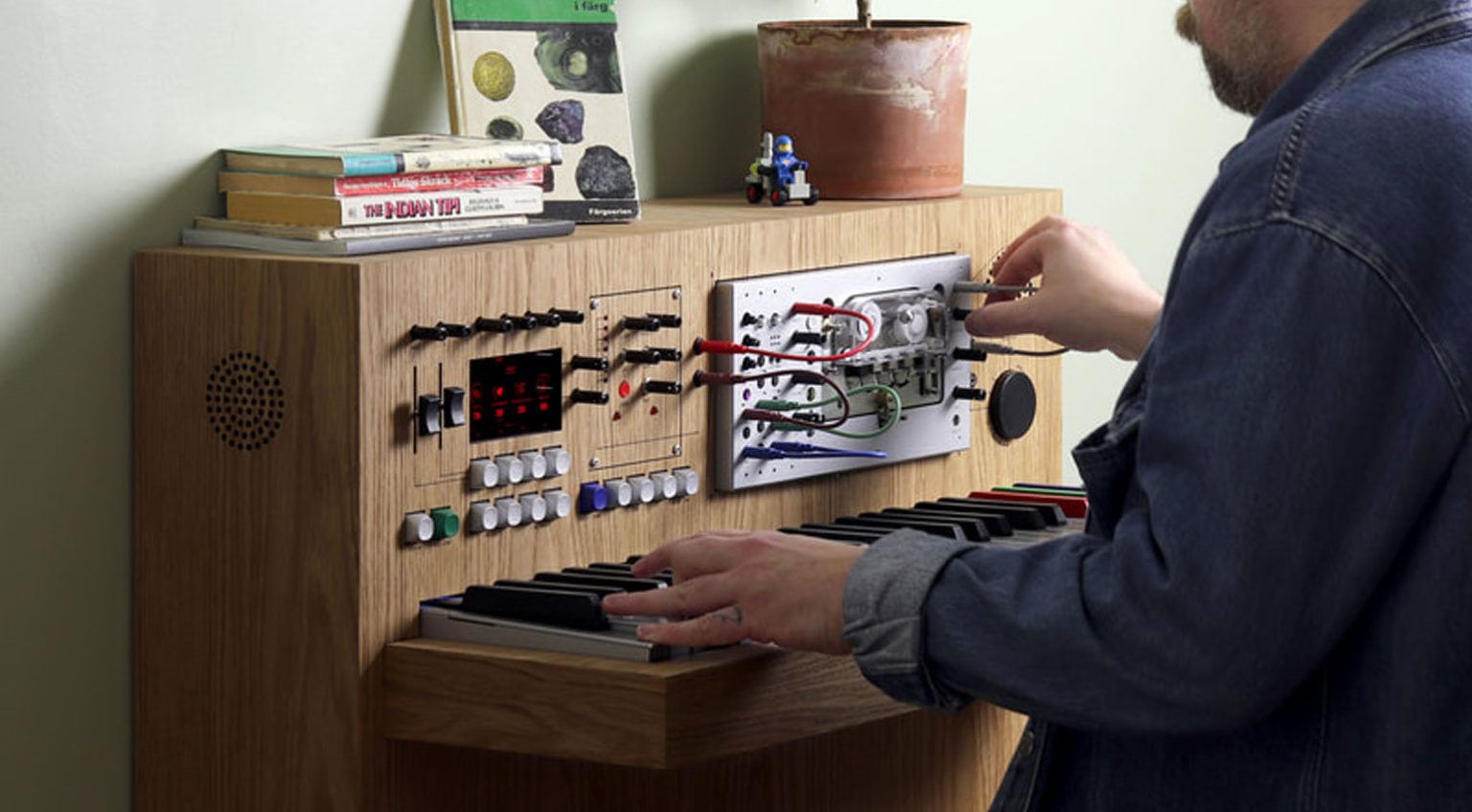 Love Hultén reworks Osmose into an upright piano with stereo looper ...