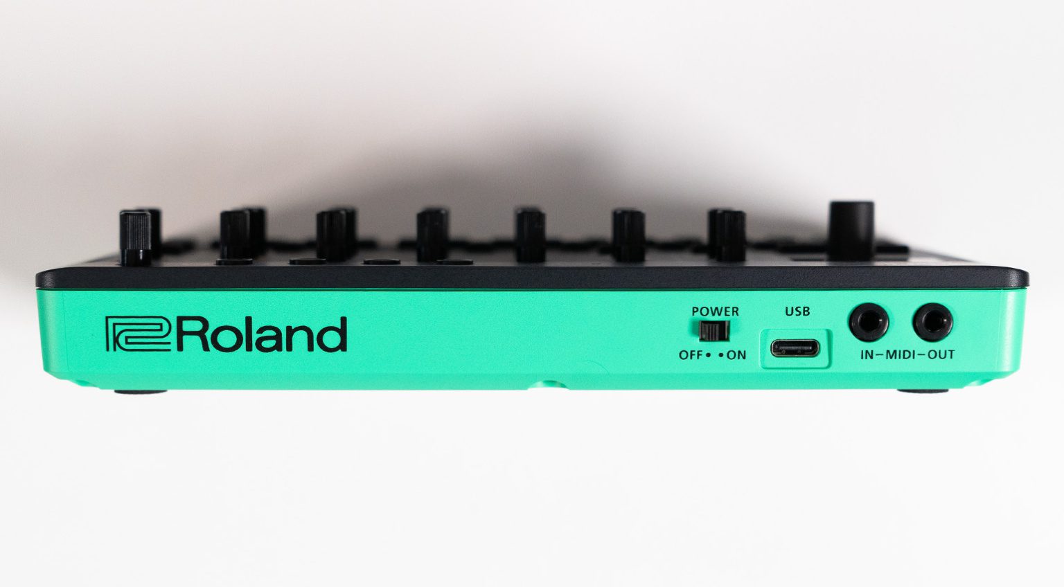 First Look: Roland AIRA S-1 Tweak Synth - gearnews.com