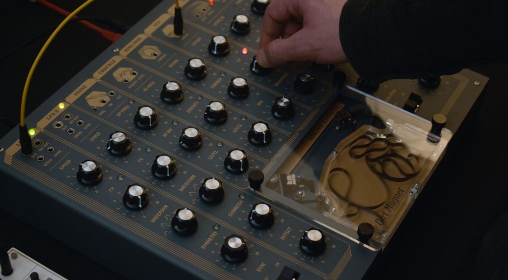 Superbooth 22: Finegear Dirt Magnet multi vintage effects lab ...