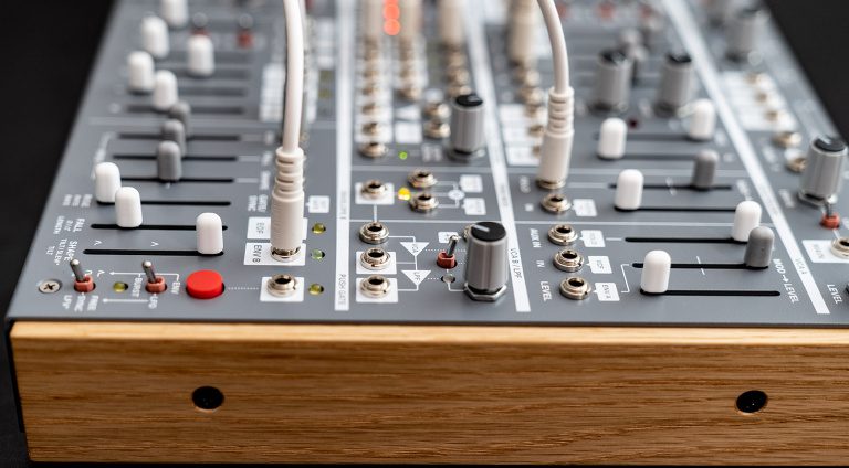 Intellijel Cascadia Review: semi-modular synth - gearnews.com