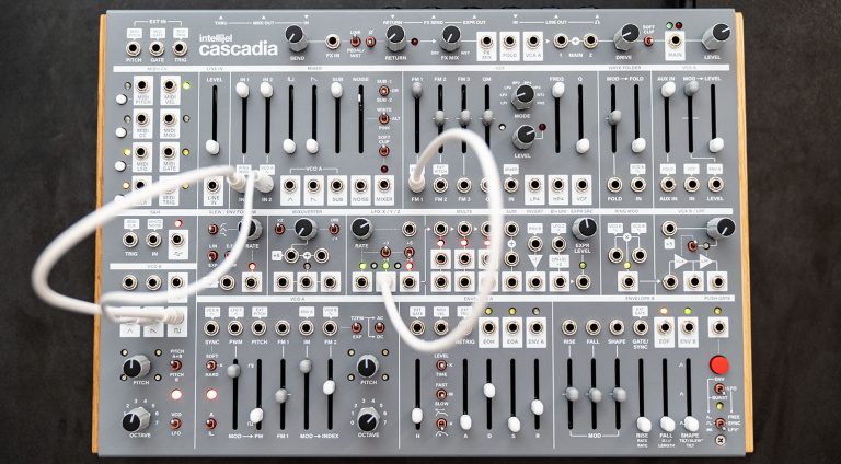 Intellijel Cascadia Review: semi-modular synth - gearnews.com