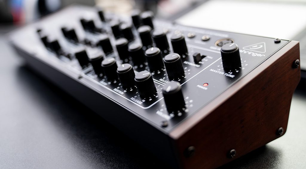 Behringer Pro-800 REVIEW: The eight-voice monster has arrived ...