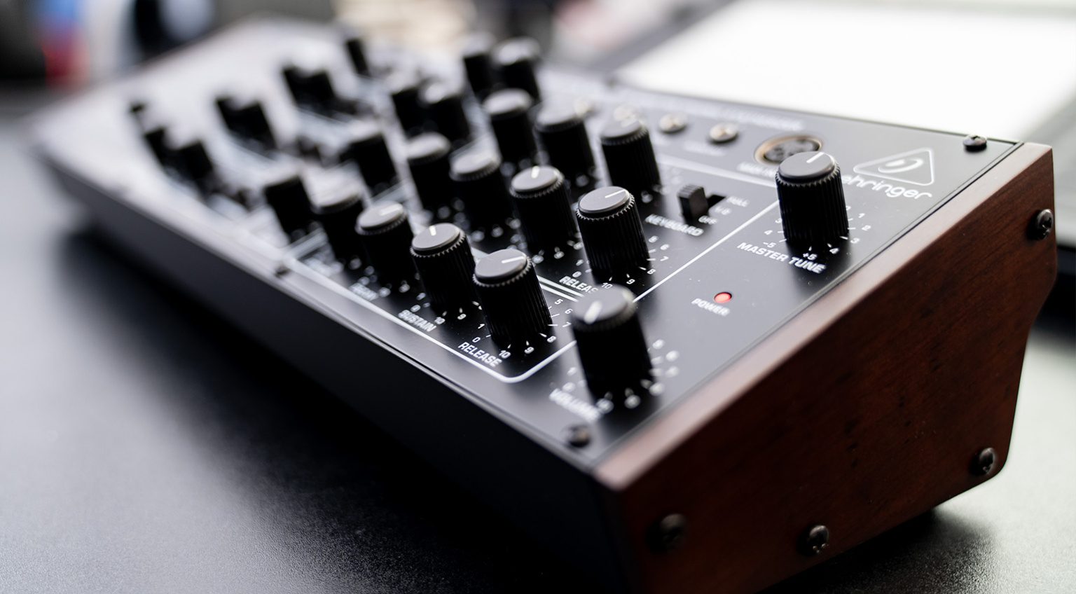Behringer Pro-800 REVIEW: The eight-voice monster has arrived ...