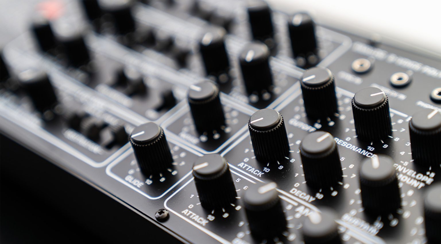 Behringer Pro-800 REVIEW: The eight-voice monster has arrived ...