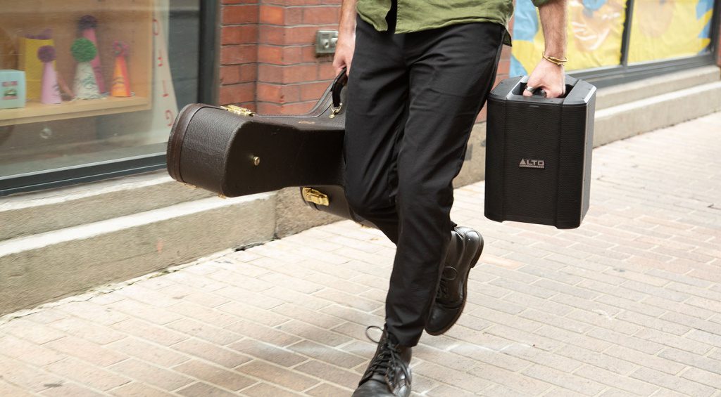 Alto Professional Busker: Portable PA - gearnews.com