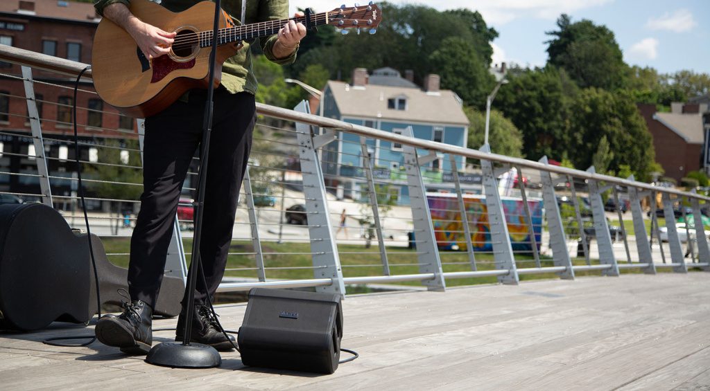 Alto Professional Busker: Portable PA - gearnews.com