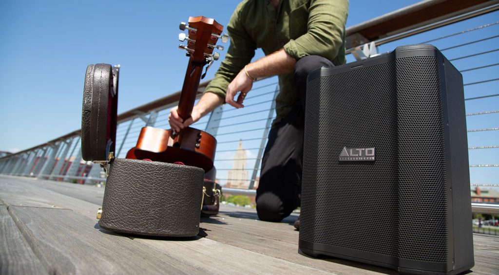 Alto Professional Busker: Portable PA - gearnews.com
