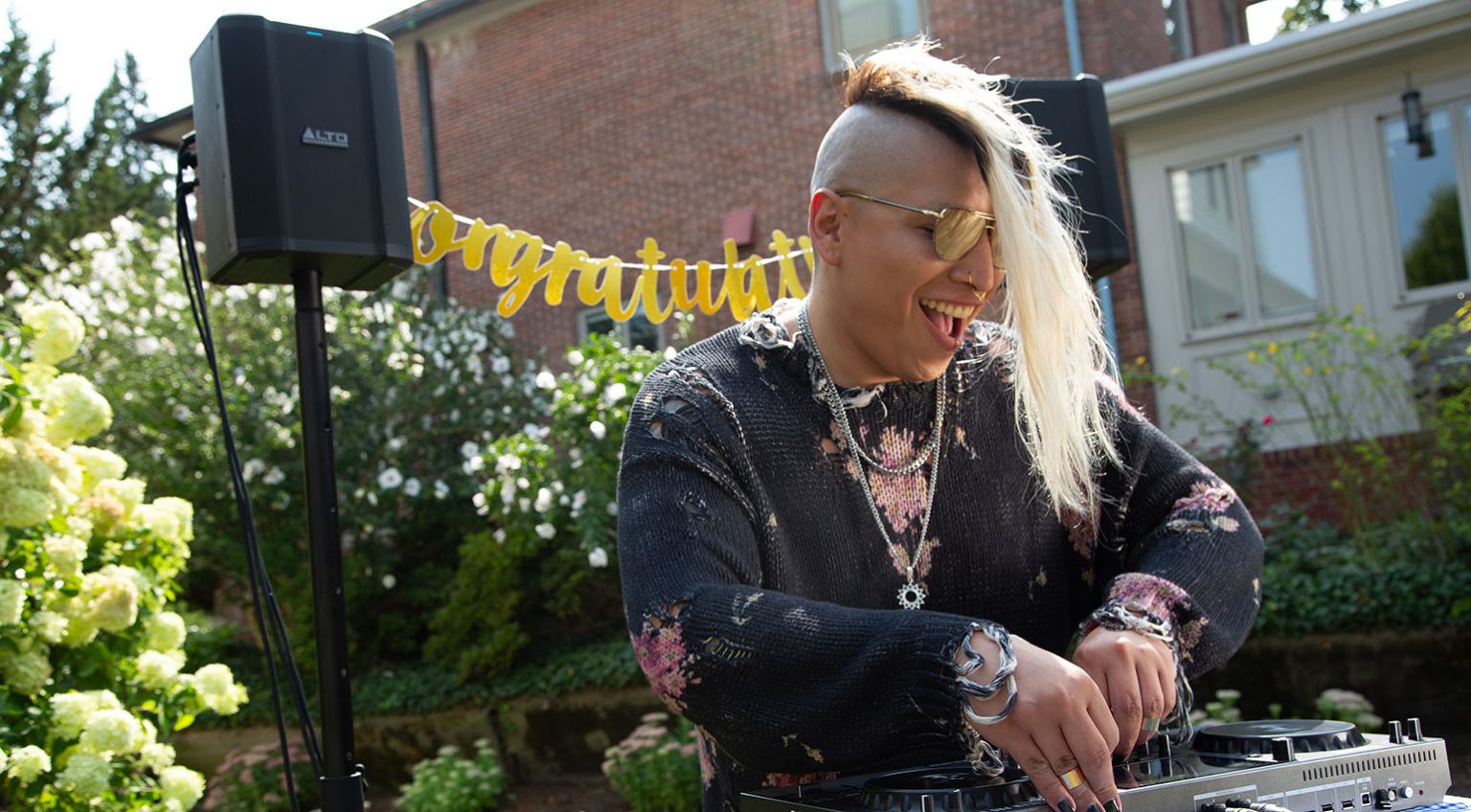 Alto Professional Busker: Portable PA - gearnews.com