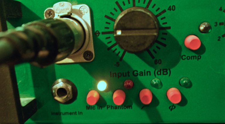 Microphone Gain Explained: How To Set Your Microphone Level - gearnews.com