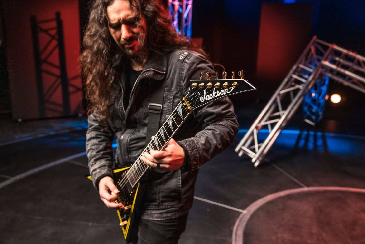 Jackson MJ Series Rhoads RR24MG - Gloss Black or Snow White? - gearnews.com