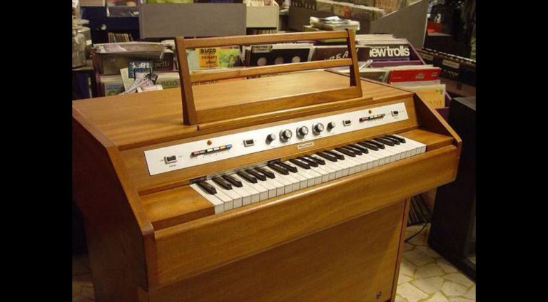 British Giants: The History Of Mellotron. The world's first sampler ...