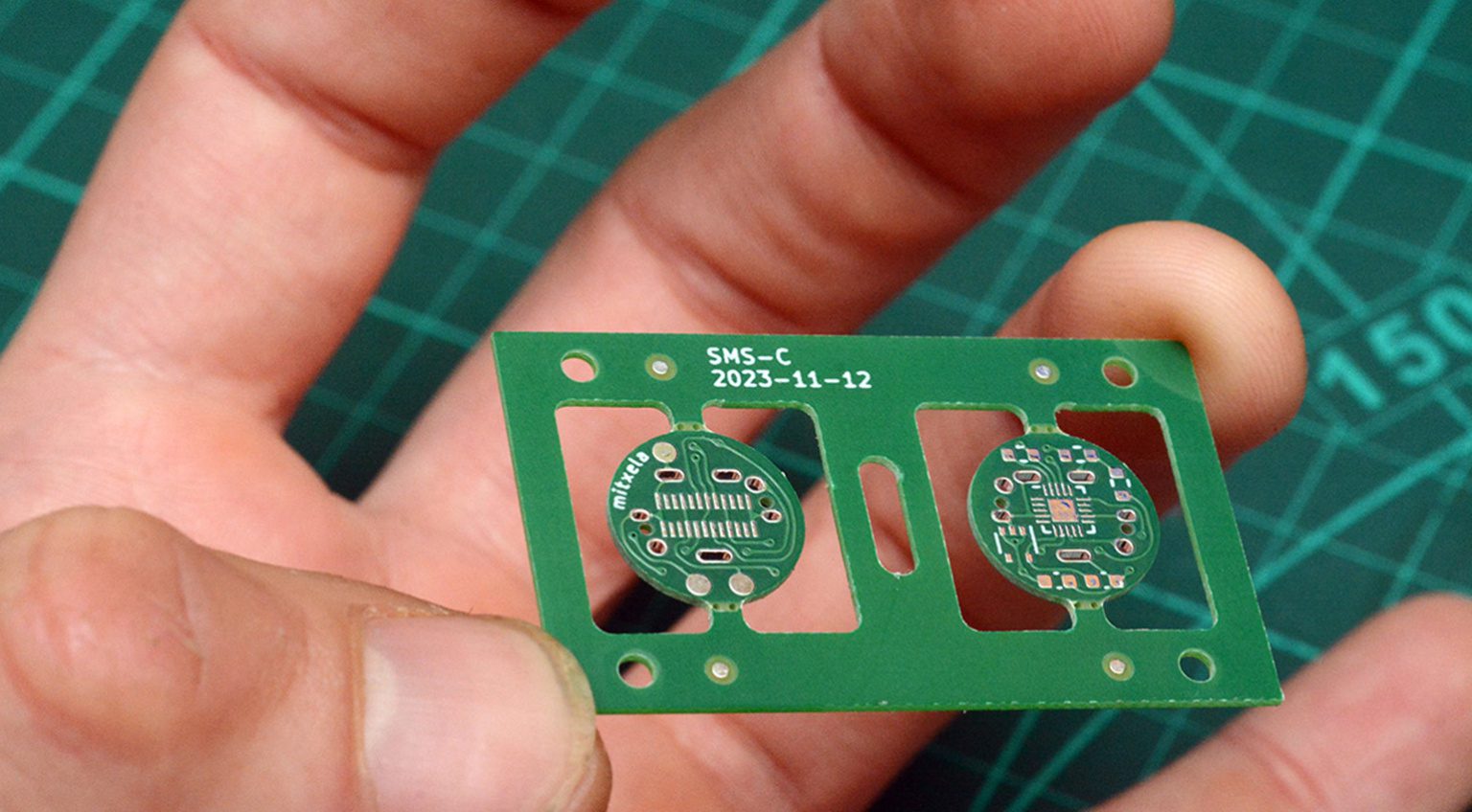 The World's Smallest Synth - Ingenious or Pointless? - gearnews.com