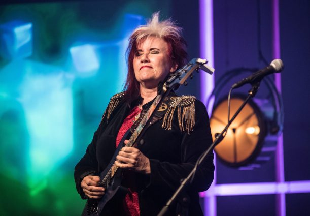 Jennifer Batten Interview: Playing With The King Of Pop - gearnews.com