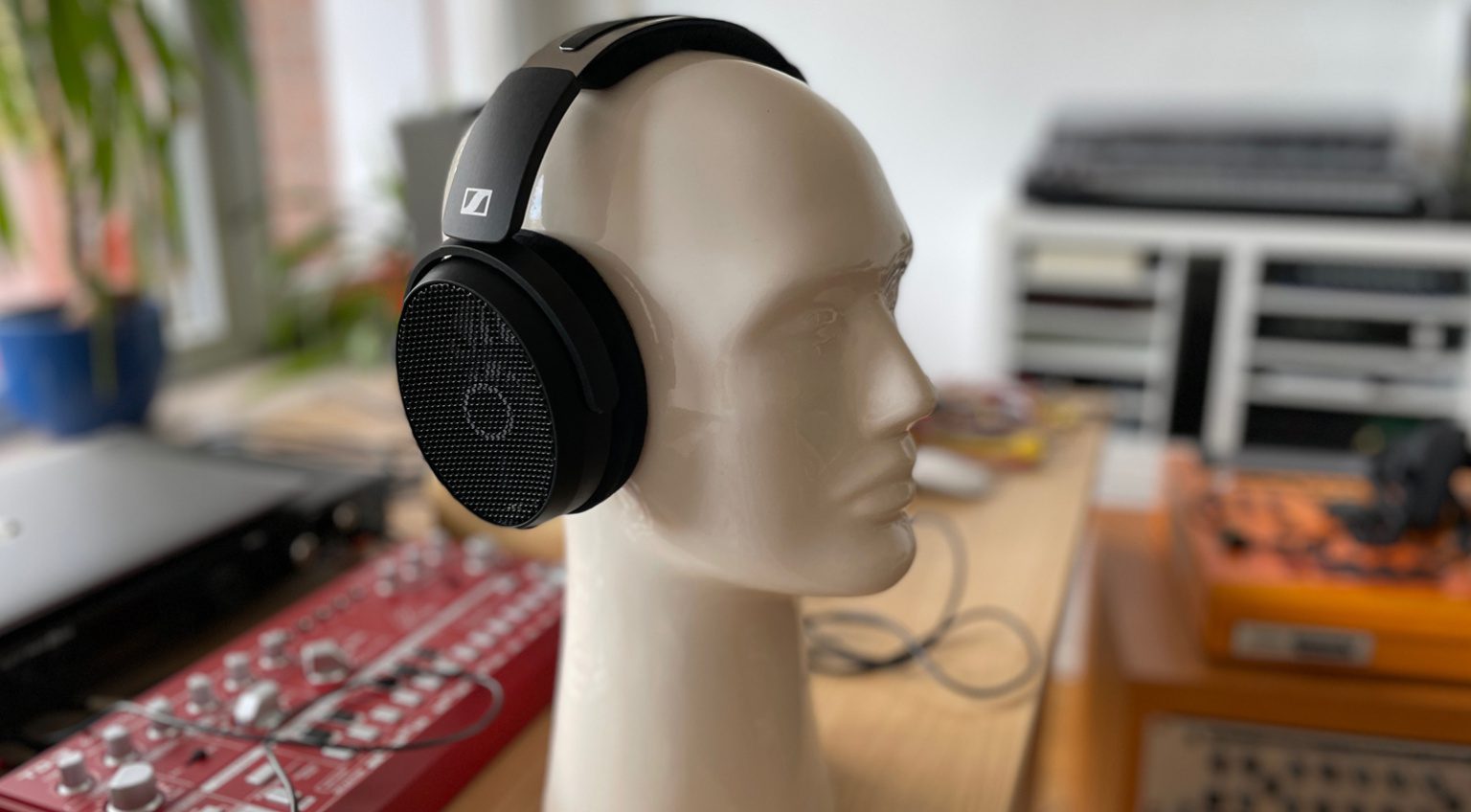 Sennheiser HD 490 PRO Review: Studio Reference Headphones - gearnews.com