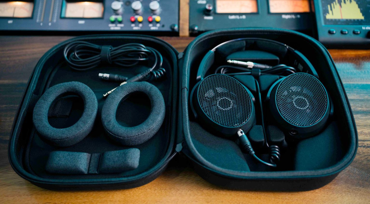 Sennheiser HD 490 PRO Review: Studio Reference Headphones - gearnews.com