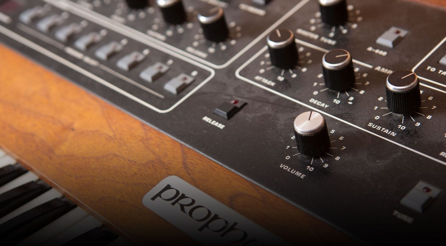 Iconic Synths: 10 Game-Changing Synthesizers - gearnews.com