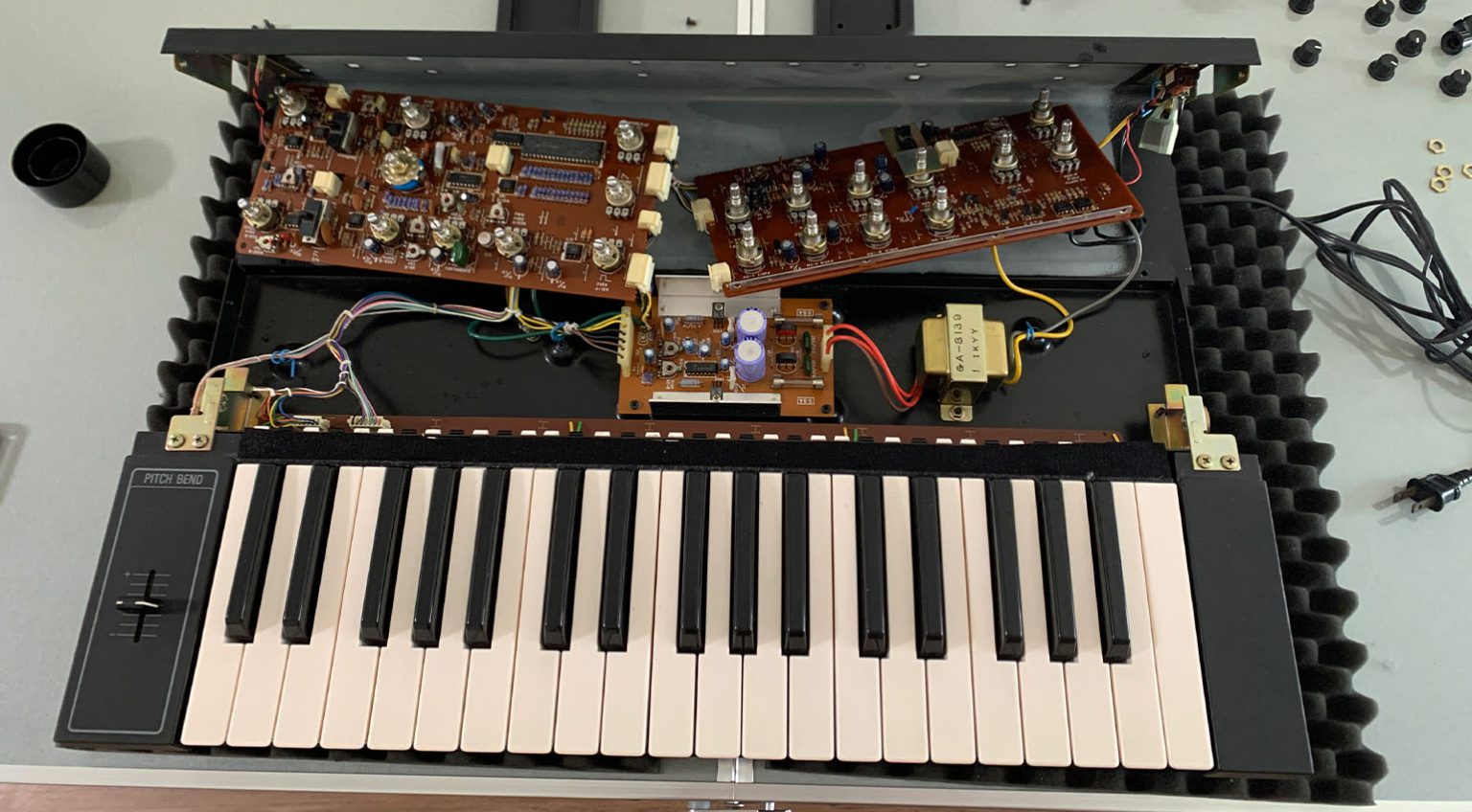 Synth Repair: How to fix vintage synthesizers and drum machines ...