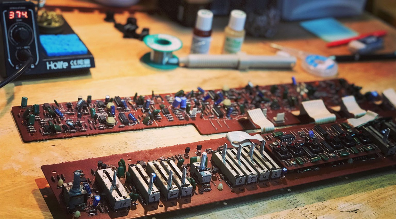 Synth Repair: How to fix vintage synthesizers and drum machines yourself - gearnews.com