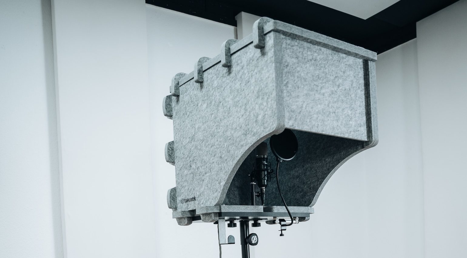 t.akustik Vocal Head Booth Mobile: Record Vocals in Any Room - gearnews.com