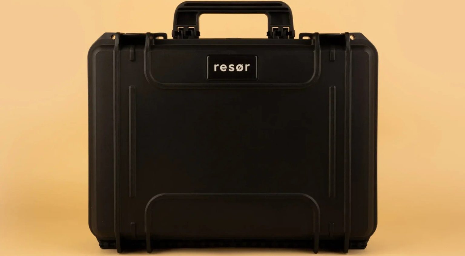 resør 3300: High-end Rotary Mixer for DJs and Sound Enthusiasts