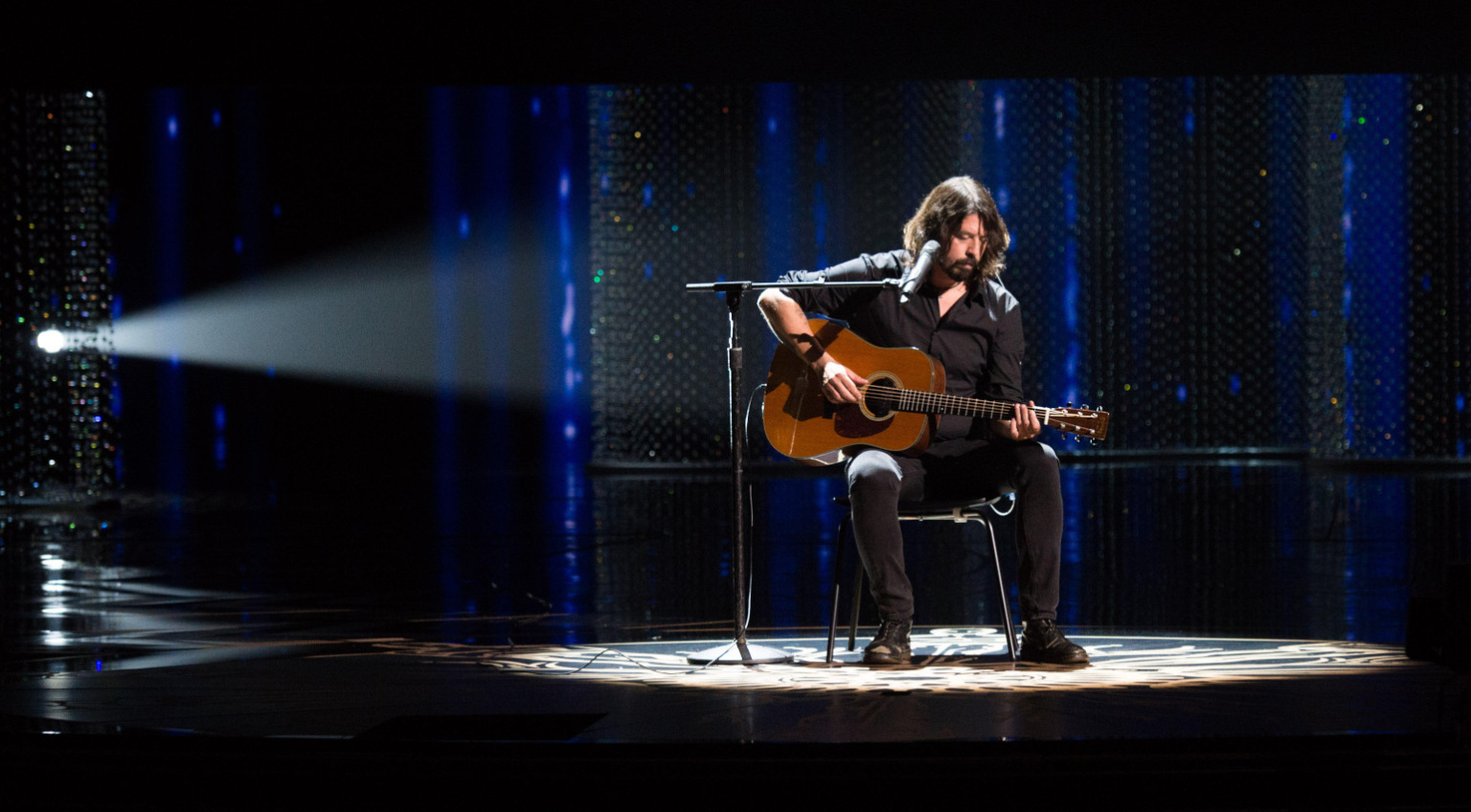 Sound and Gear of Dave Grohl - The Greatest Guitarists of All Time