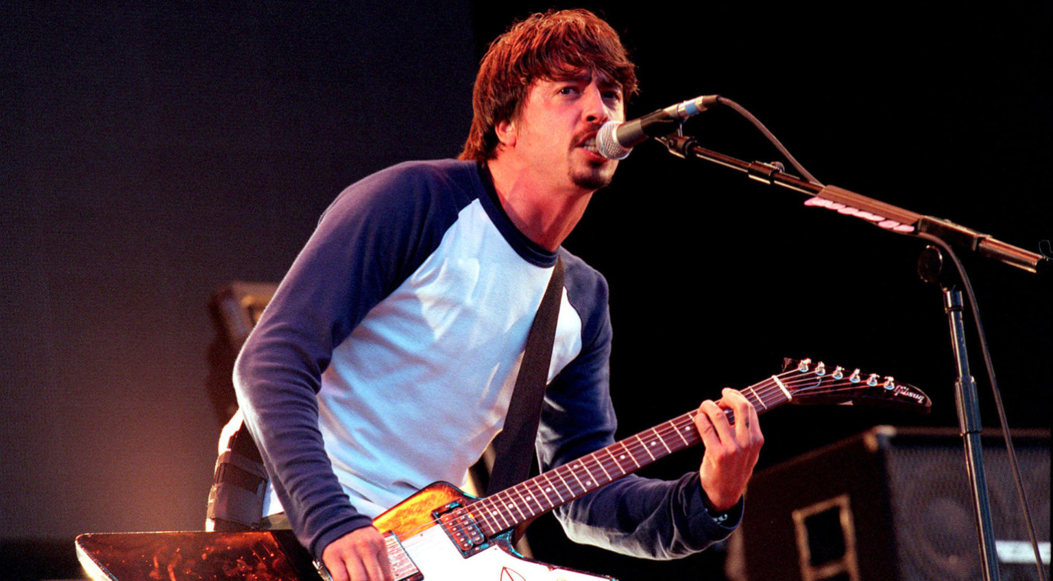 Sound and Gear of Dave Grohl - The Greatest Guitarists of All Time