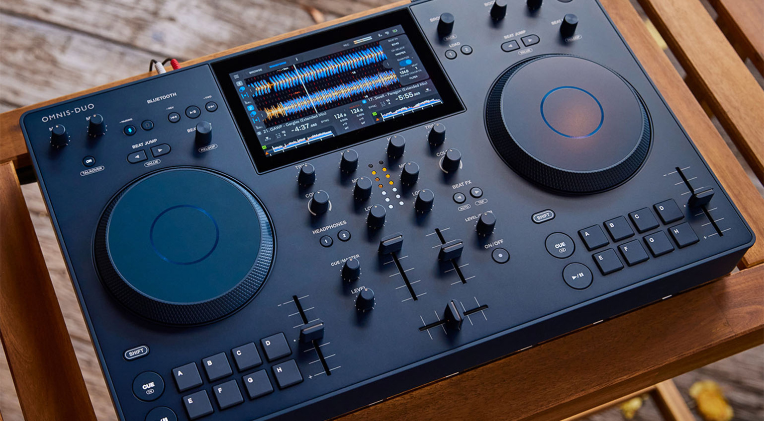5 of the Best Portable DJ Controllers - gearnews.com