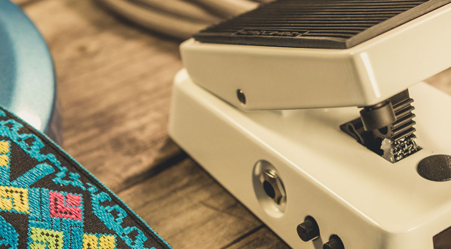 The Best Wah Wah Pedals for Iconic Guitar Tones: Cry Baby and Beyond ...