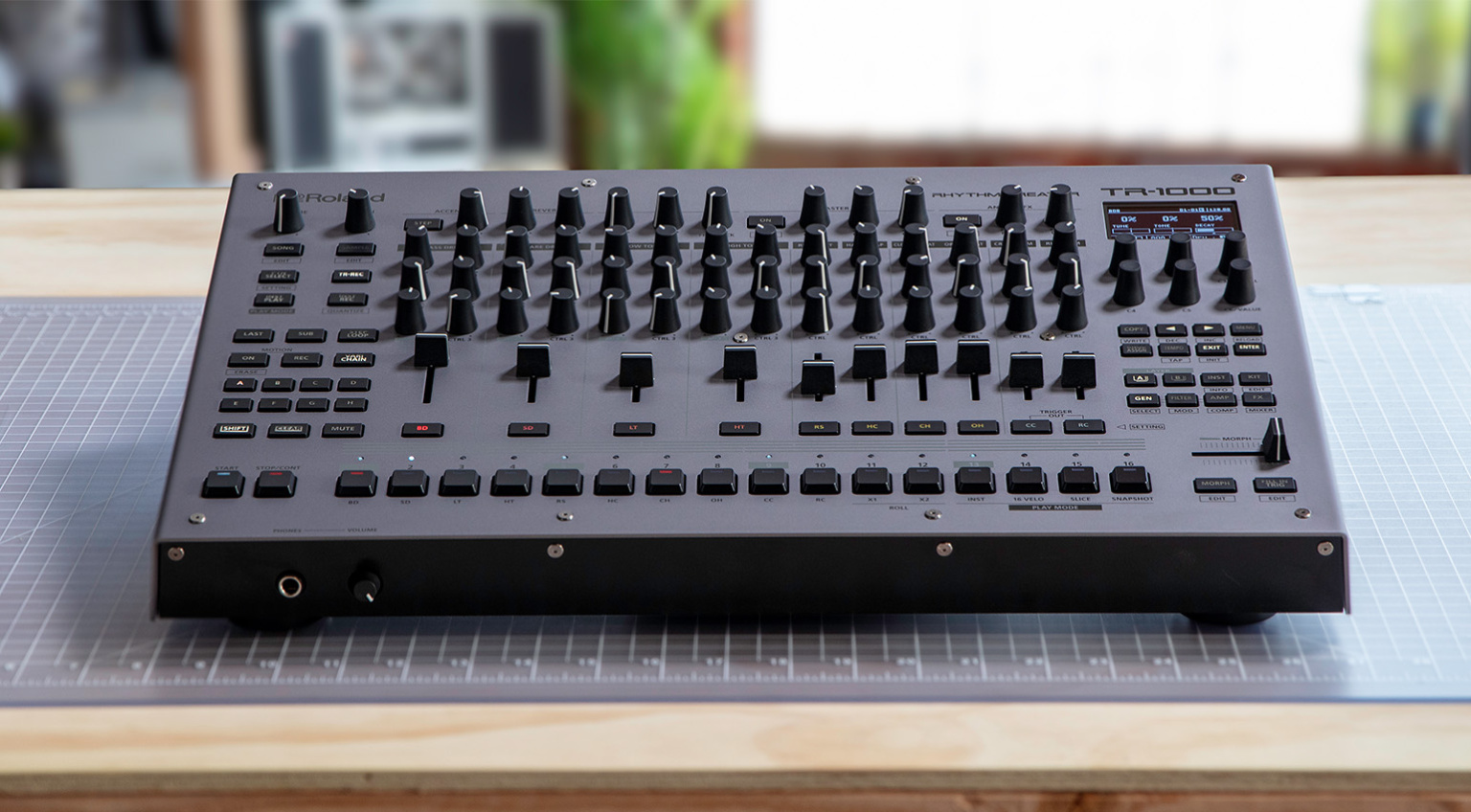 Roland TR-1000 Update Adds Lo-Fi Effects, 808 and 909 Bass Lines, More ...