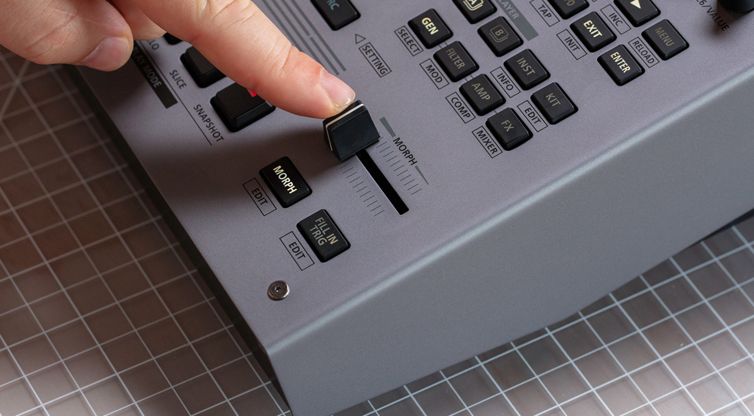 Roland TR-1000 Update Adds Lo-Fi Effects, 808 and 909 Bass Lines, More ...