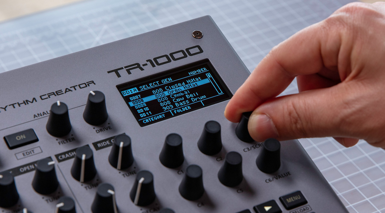 Roland TR-1000 Update Adds Lo-Fi Effects, 808 and 909 Bass Lines, More ...