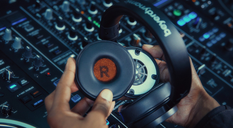 beyerdynamic's DJ 300 PRO X Headphones Let You Swap From On-Ear to Over ...