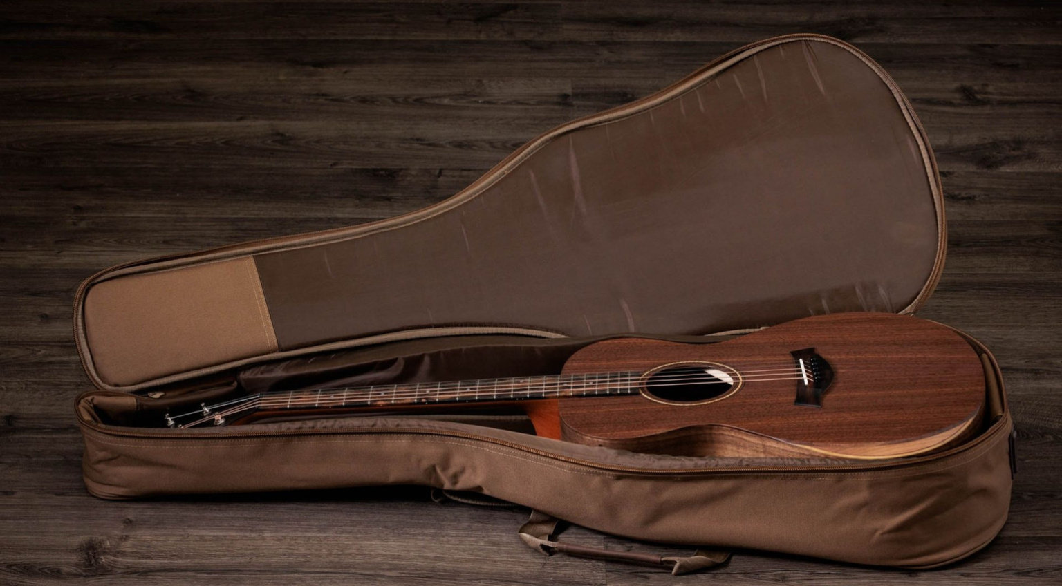Taylor Jacob Collier 5-String: Who Needs Six Strings Anyways ...